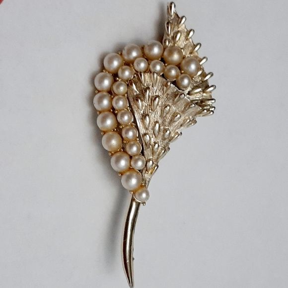 Coro | Jewelry | Vintage Coro Brooch Pin Conch Shell Pearls Gold | Poshmark